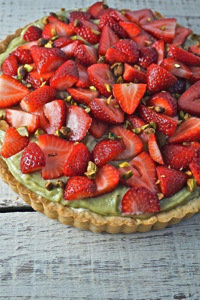Strawberry and Pistachio Tart using Strawberry Extract